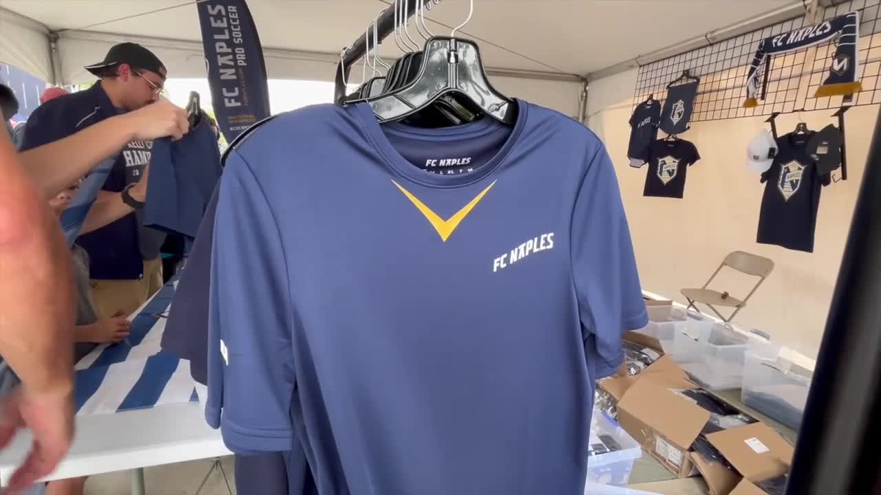 BLUE AND GOLD: USL expansion team FC Naples unveils crest & colors in ...