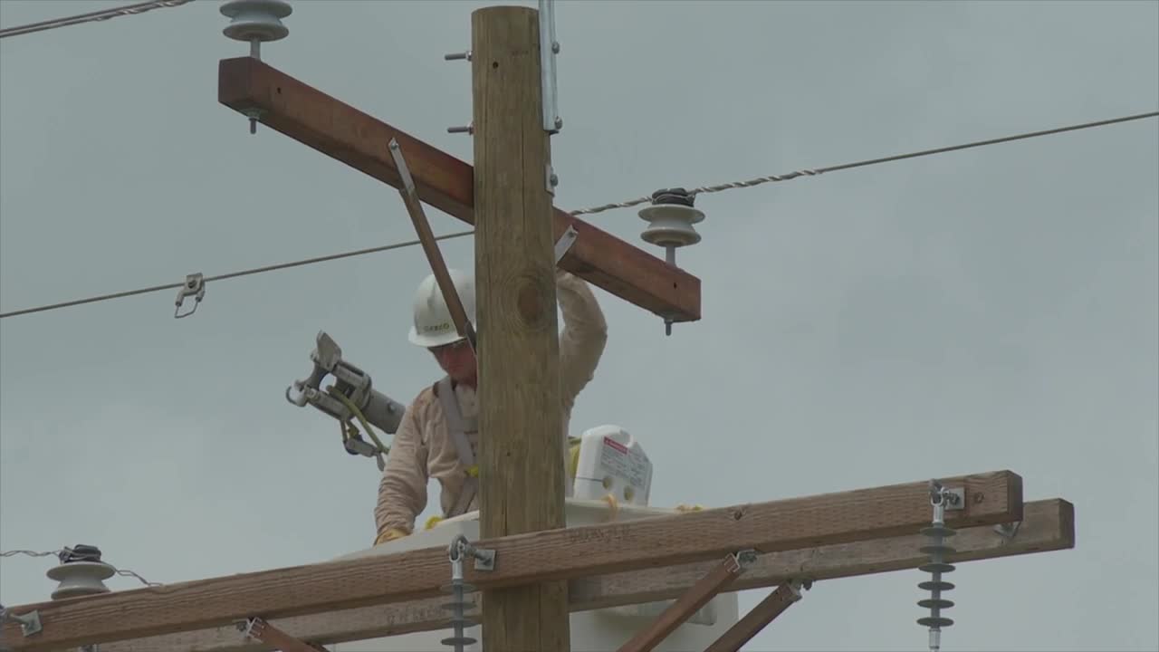 Outage affects over 2,000 SLEMCO customers after dump truck pulls down ...