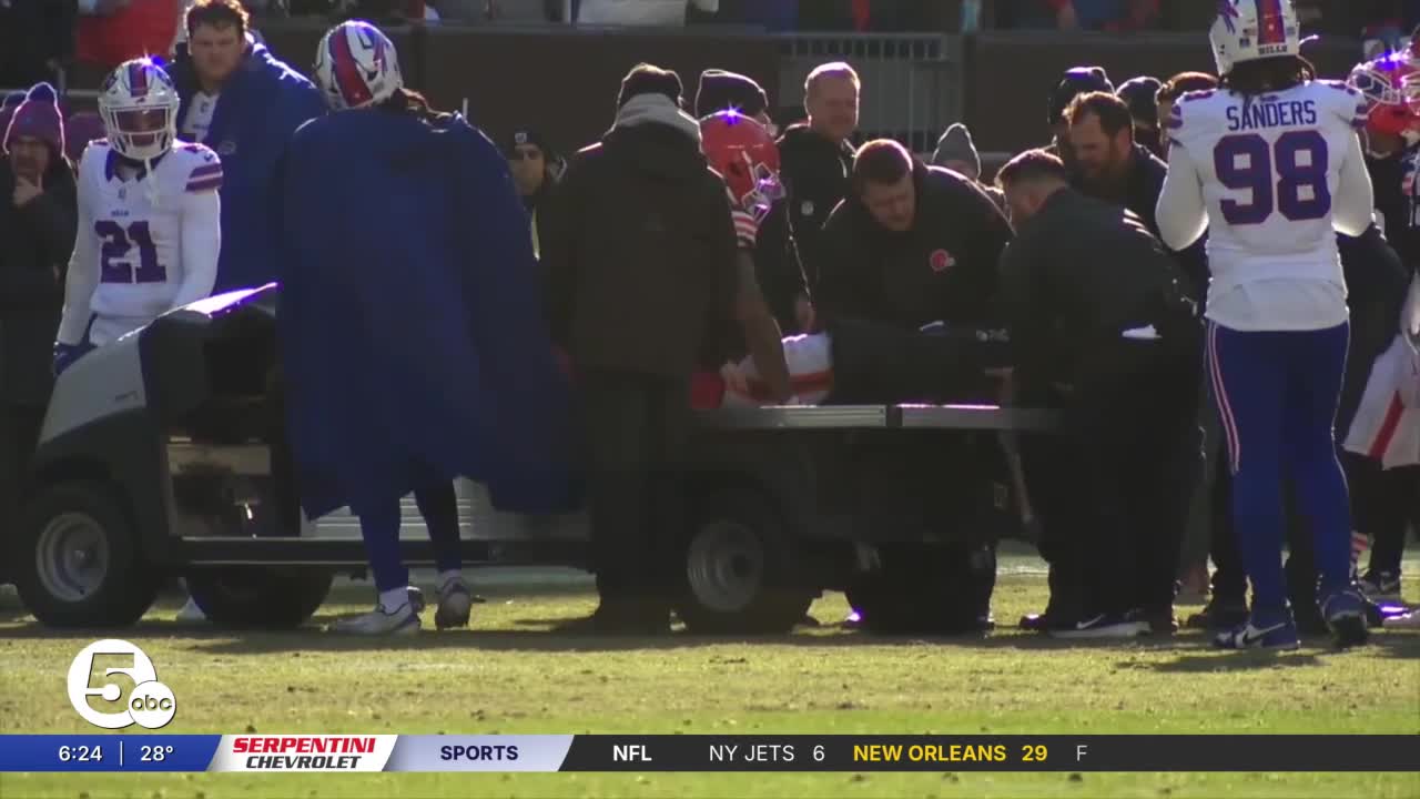 Browns RB Quinshon Judkins carted off field in game against Bills