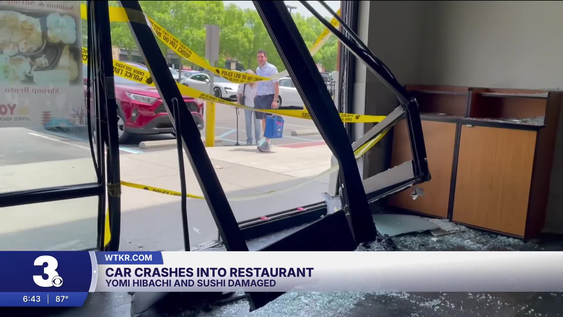 Car crashes into Virginia Beach restaurant in Landstown shopping center