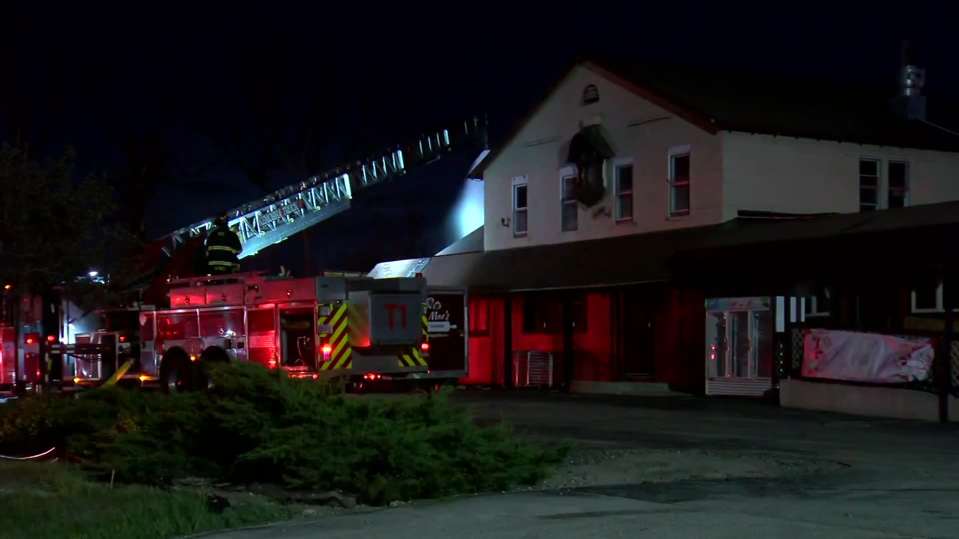 Early morning fire destroys former Kenosha bar and grill