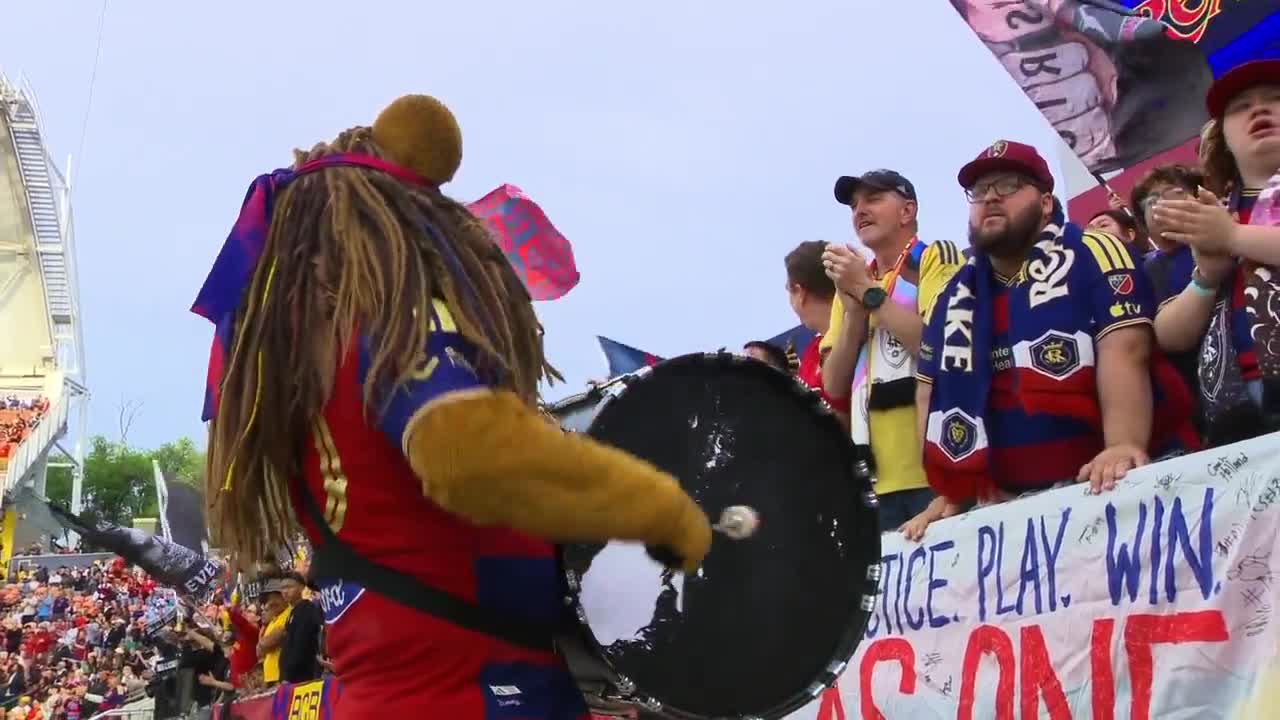Why fans feels the music, noise is an essential part